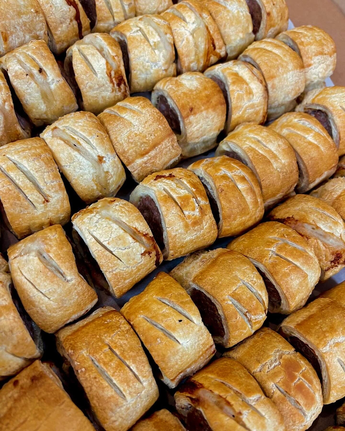 Party sausage rolls - 24 count (frozen) – Mrs Miggins